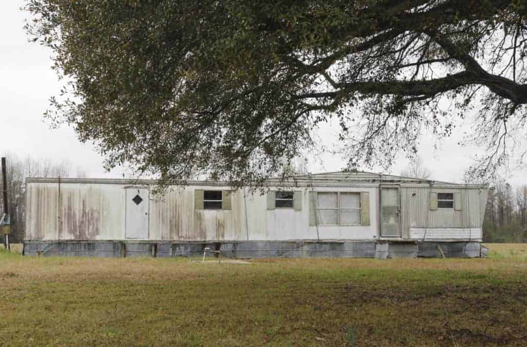 Old Mobile Homes: 4 Common Problems Before You Buy