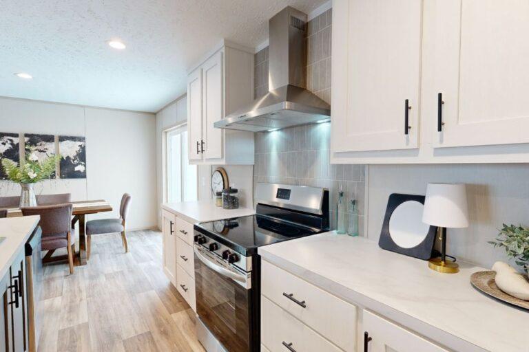 Clayton Epic Snowcap | 4 or 5BR/BA 2001 SQ. FT On Sale at $123k ...